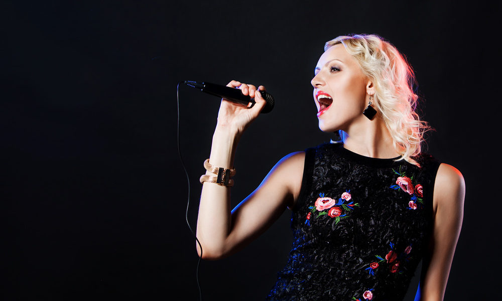 14 Easy Tips to Become a Better Singer - 2024 Guide - Vdio Magazine 2024