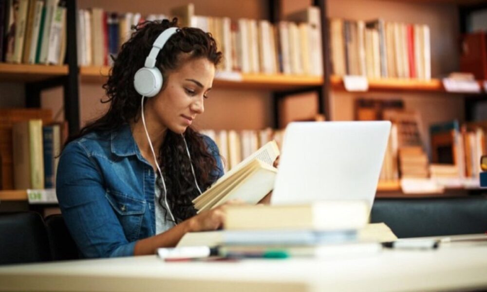 How Does Music Affect Your Memory While Studying - Vdio Magazine 2024