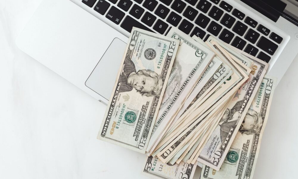 Top Ways 18+ Young Adults Can Make Money Online - Vdio Magazine 2024