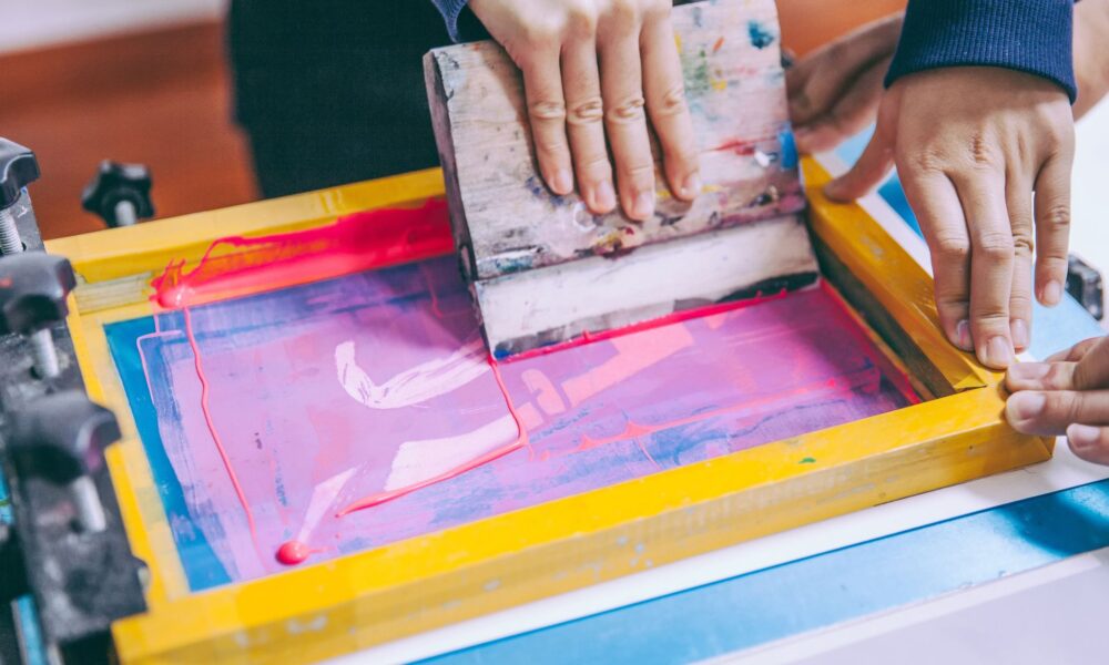 The Beginner’s Guide to Screen Printing: Equipment and Supplies - Vdio ...